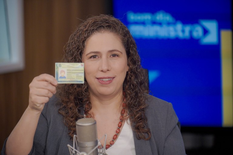 Dois milhões de brasileiros já possuem a nova Carteira de Identidade ...