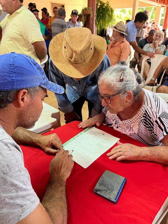 Incra entrega 243 títulos definitivos para assentados goianos — Agência Gov