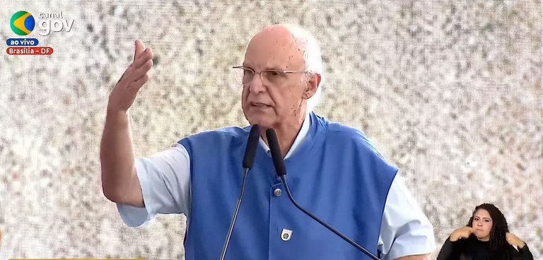 Governo regulamenta lei Padre Júlio Lancelotti, que veda a arquitetura ...