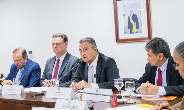 FAB fará voo diário entre Brasília e Canoas (RS) para facilitar a ...