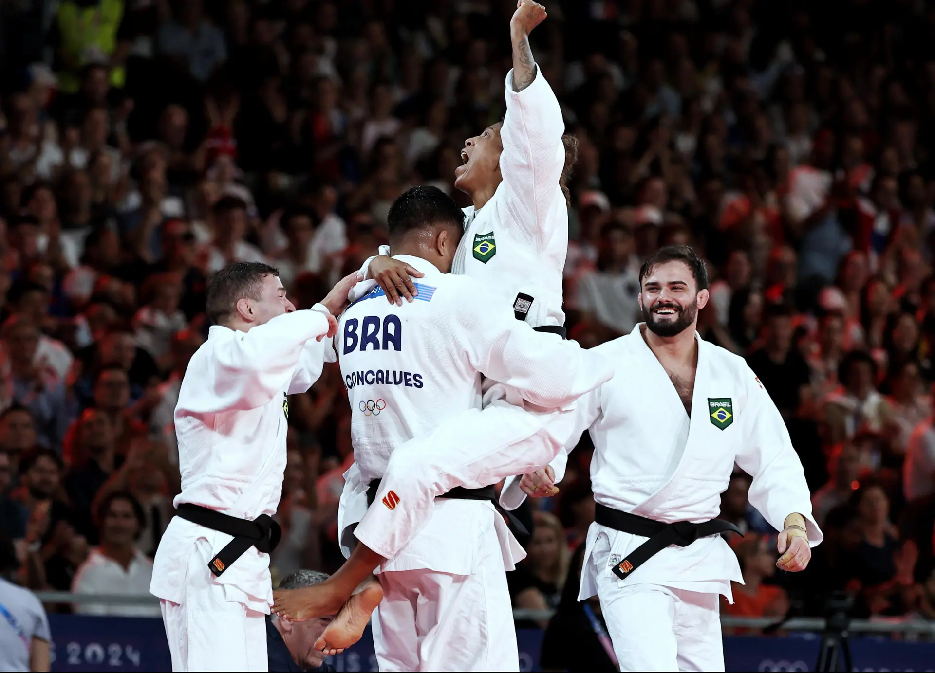 Waza-ari de Rafaela Silva sacramenta bronze no judô por equipes ...