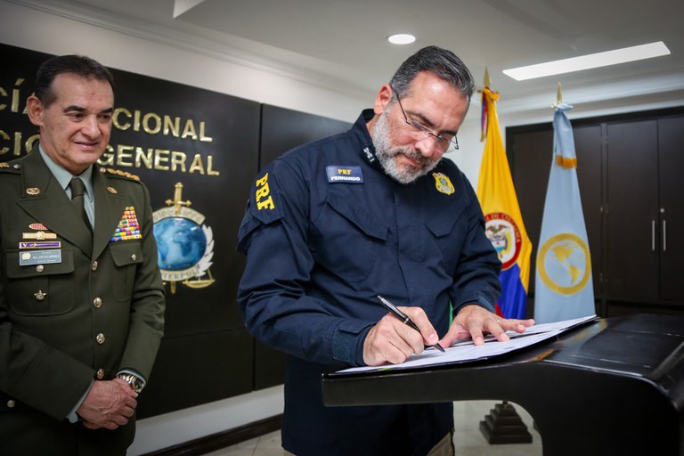 Polícia Rodoviária Federal firma cooperação com Polícia Nacional da ...
