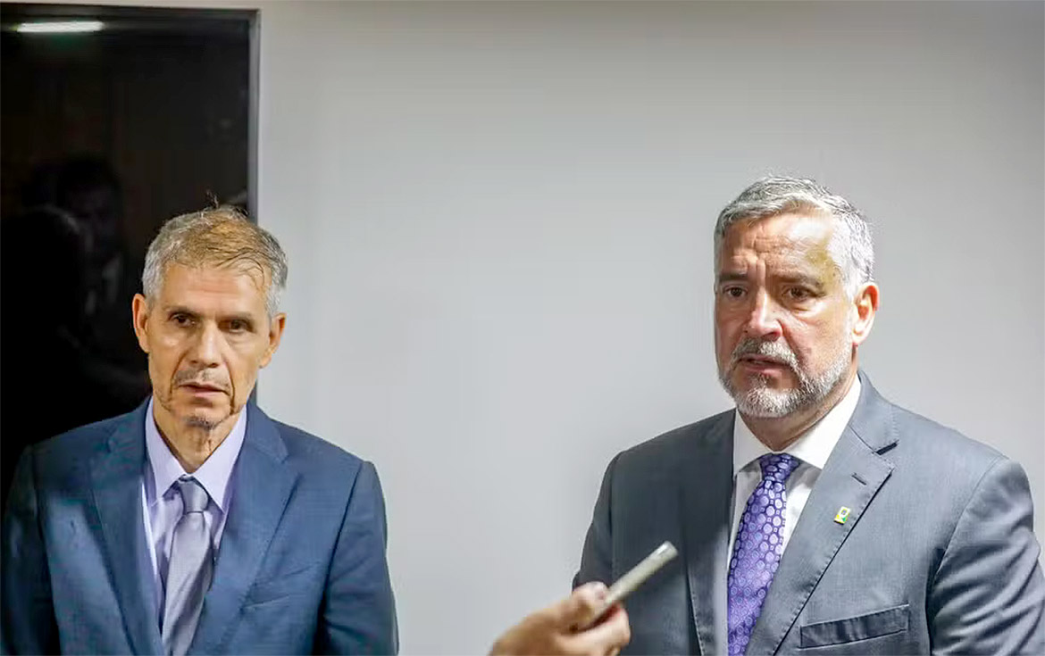 Paulo Pimenta anuncia saída da Secom, e Sidônio Palmeira assumirá ...
