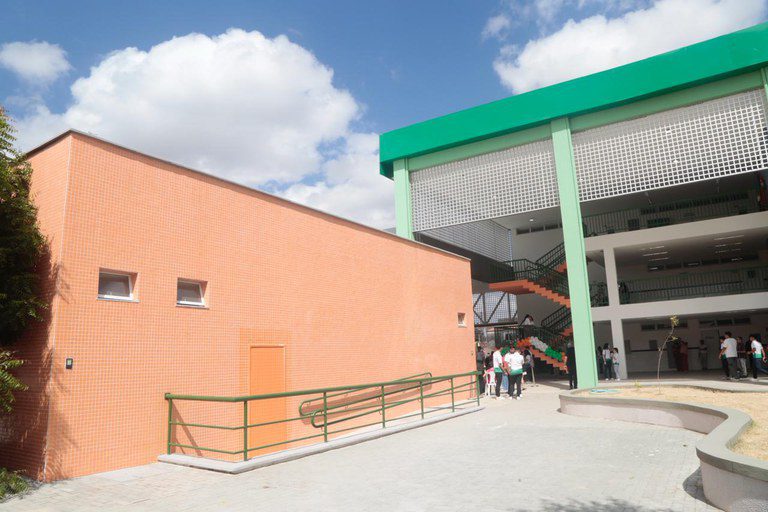 MEC inaugura escola de ensino integral e anuncia novas creches em ...